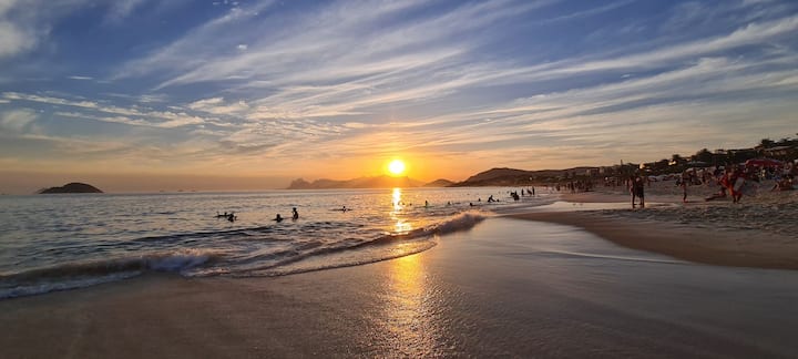 Casa 4 Q (3 Suítes), A 500 M Praia De Piratininga. - Niterói