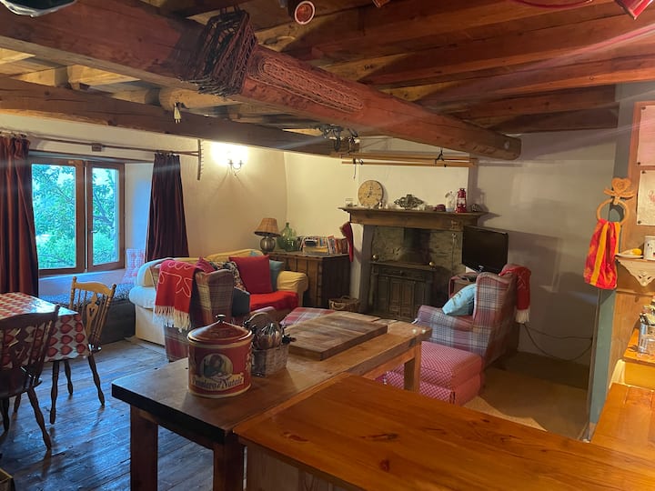 Old Stone House In Hamlet.

Ski. Hike. Bike. - Le Bourg-d'Oisans