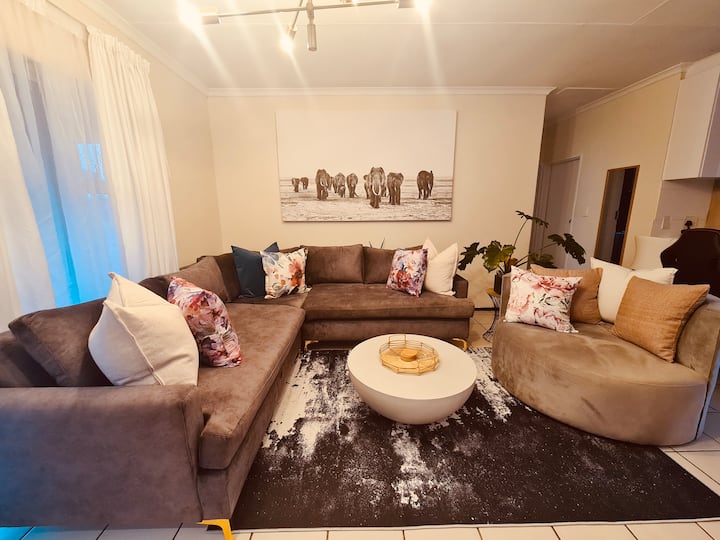 Modern Apartment Minutes Away - Boksburg