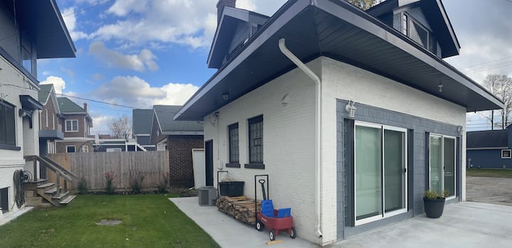 Carriage House @ Notre Dame Ave - South Bend, IN