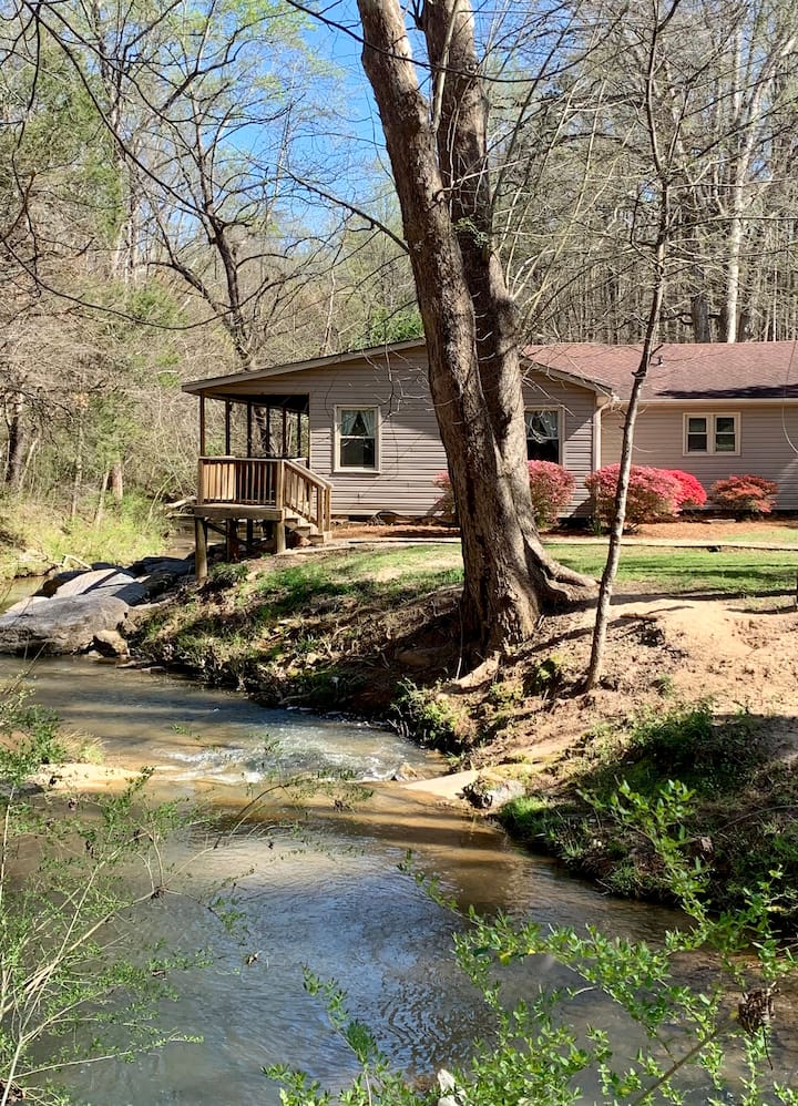 The Creekhouse -
5 Miles To Downtown Spartanburg - Spartanburg, SC