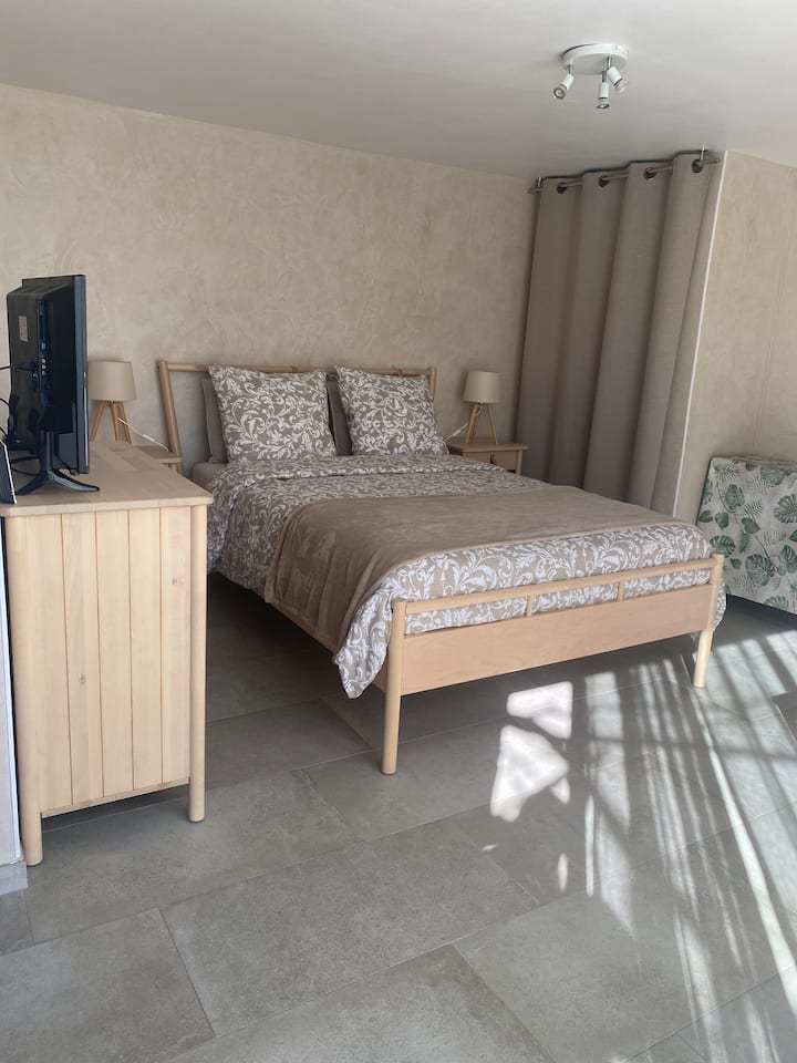 À L’ombre Du Figuier. - Vendargues