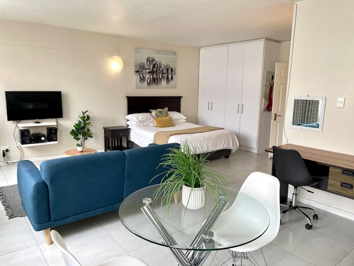 Light And Spacious City Studio - Cape Town
