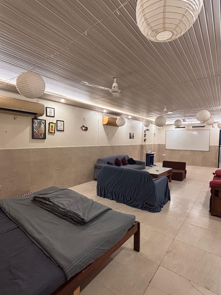 Viasiblings - A Hall With Terrace - New Delhi