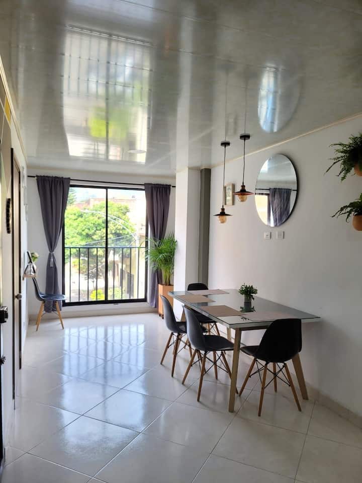 Amplio Apartamento En Laureles - Medellín