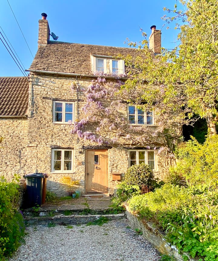 Chicory Cottage: Cosy Cotswold Home - 테트버리