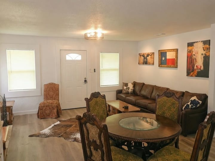 Rodeo Ranch House! Cowboy Vibes, Near Stockyards! - Cultural District - Fort Worth