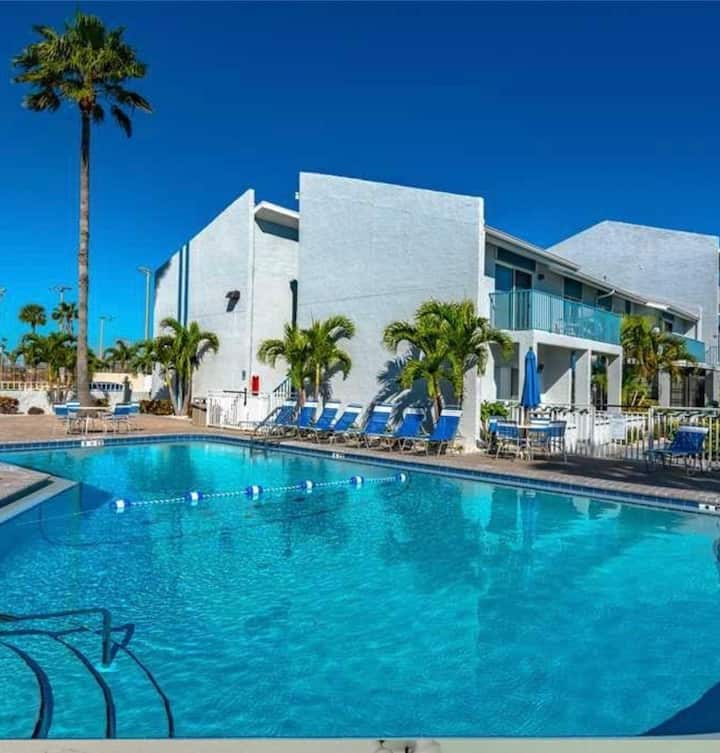 Walk To Everything - Best Of Madeira Beach - Madeira Beach, FL