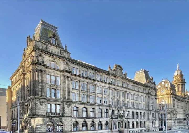 Room In Historic Building - Glasgow