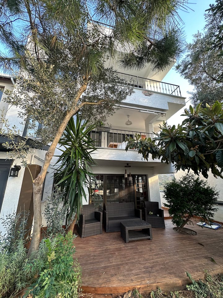 Anadolufeneri'nde Manzaralı Ev - Riva