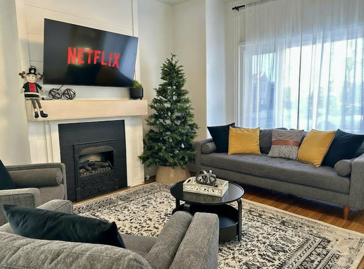 Cozy Character 4br 5 Beds House. - Brandon