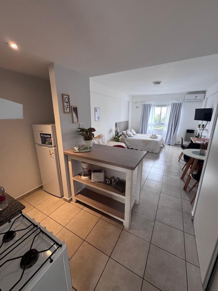 Departamento En La Plata- Amplio Y Funcional - Argentina