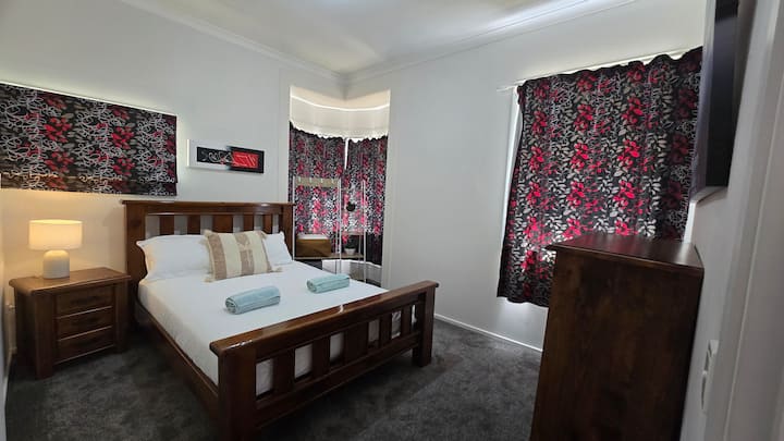 New Carpet 3 Bedroom House. - Palmerston North