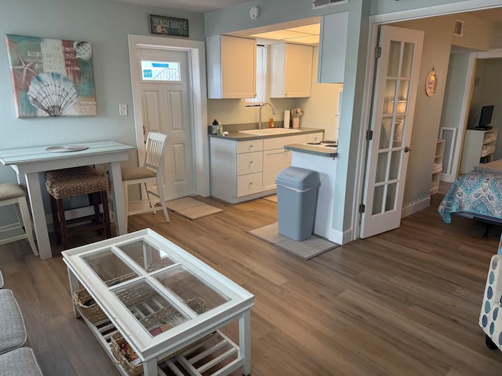 Charming Coastal & Cozy Seabreeze Condo - 聖彼得海灘