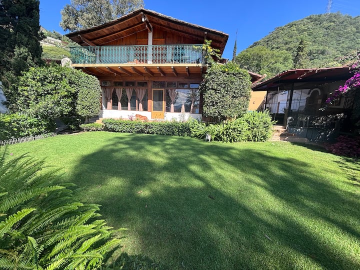 House In Front Of The Lake - Valle de Bravo