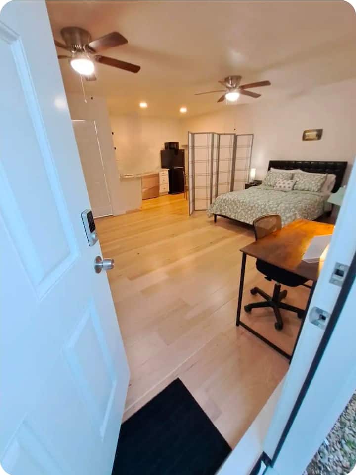 Priv-modern Studioapt Freew&d. Stays 30+days Only! - Nebraska