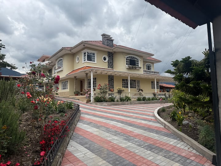 Casa De Lujo Moderna Y Amplia - Cañar