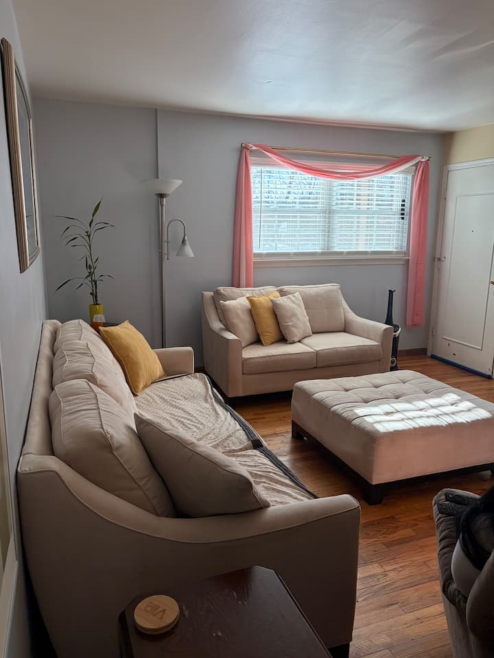 Cocoa’s Home. 
Comfy, Cozy, Intimate Setting - Edison, NJ