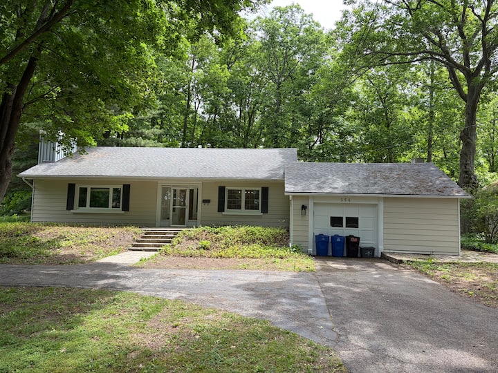 Charming Ridgeway Cottage - Crystal Beach