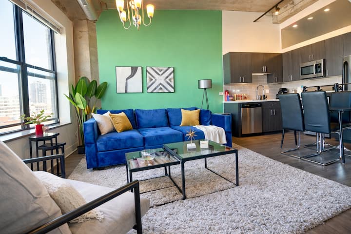 Modern 2br W/ Skyline View | Near Mccormick & Park - Chicago