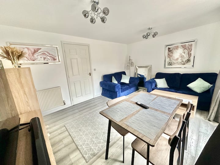 4 Bed Home In Manchester: Near Co-op Live & Etihad - Oldham