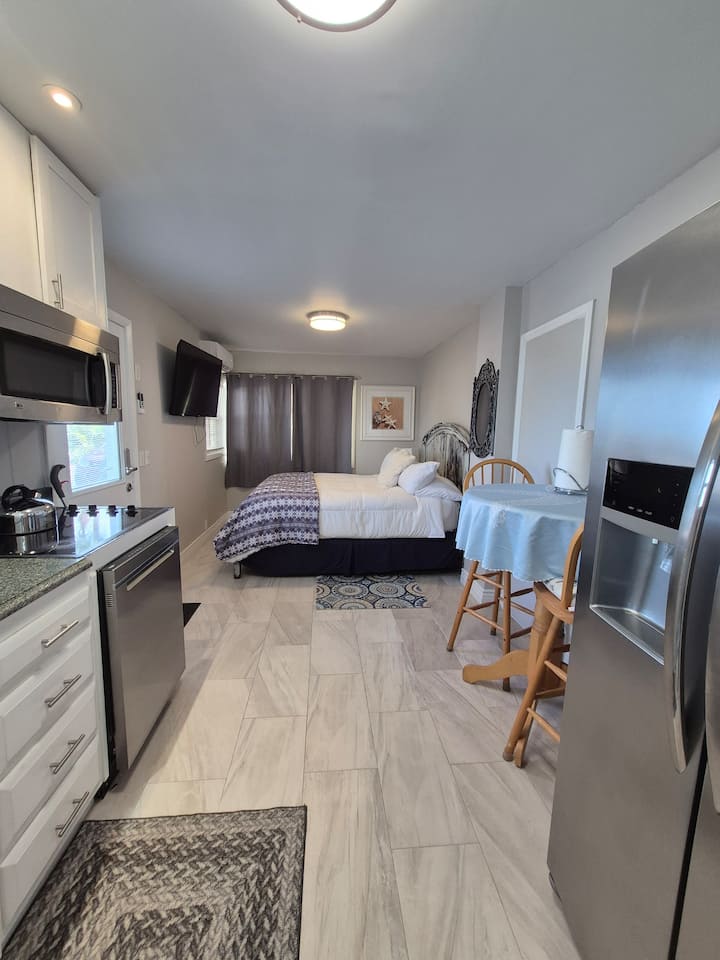 Water View Studio - Jensen Beach, FL