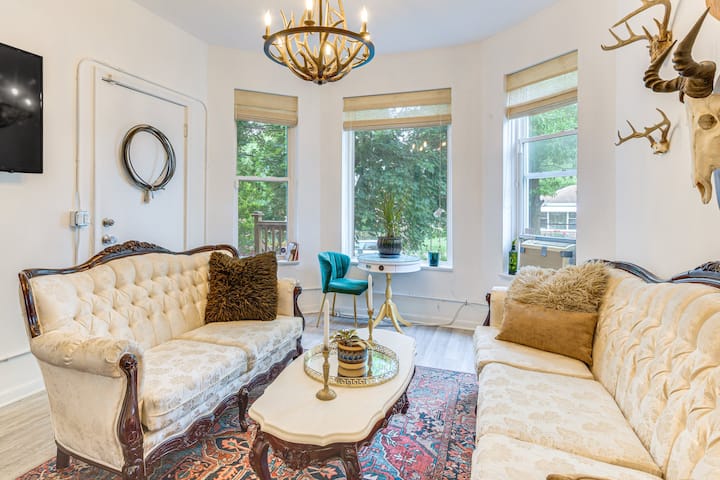Sleeps 7 • Logan Sq • 606 & Humboldt • Walkable - Chicago