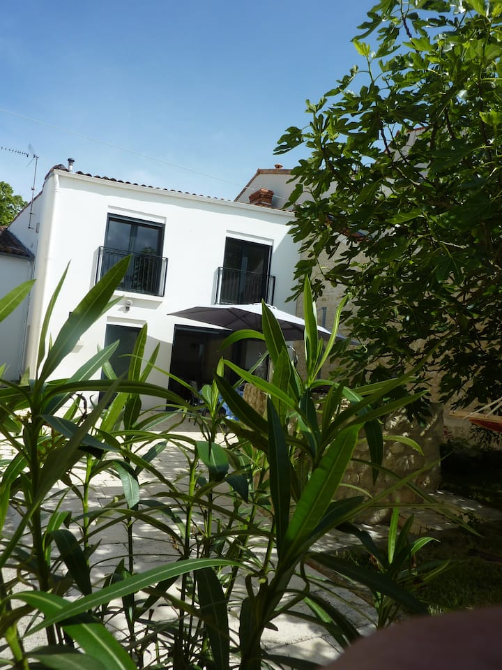 Maison Au Centre Du Village - La Rochelle