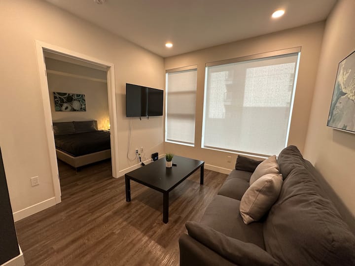 Hollywood Haven 2bd 2ba+ Parking - Larchmont Village - Los Angeles
