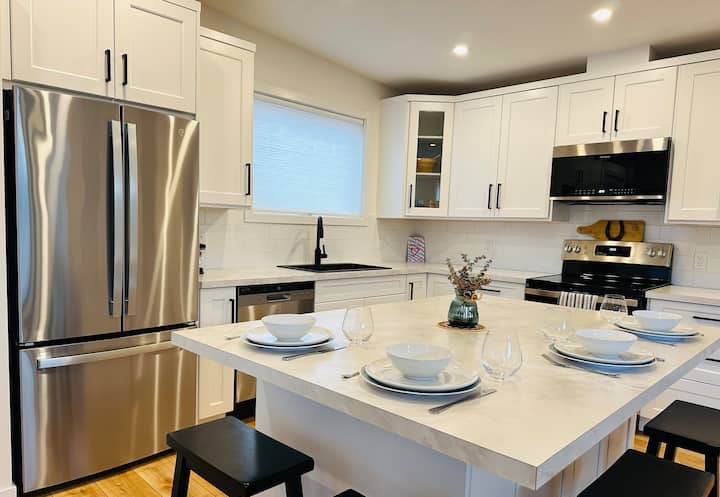 2 Bdrm Carriage House Soccer Soec Downtown Beach - Penticton