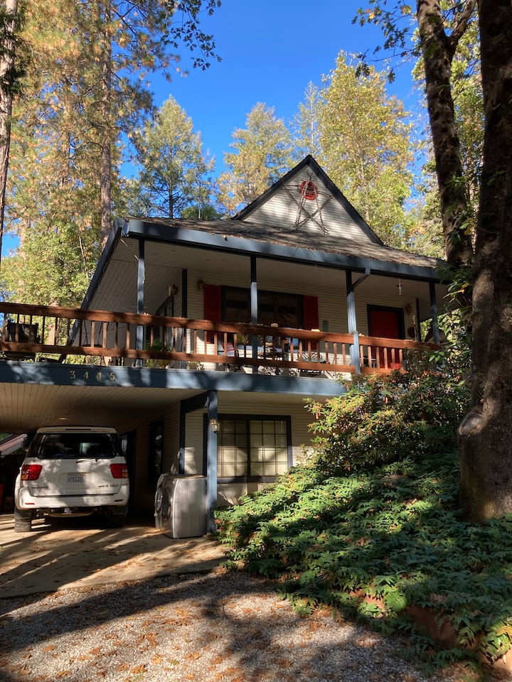 Cozy Forest Cabin On Alpaca Farm - Placerville, CA