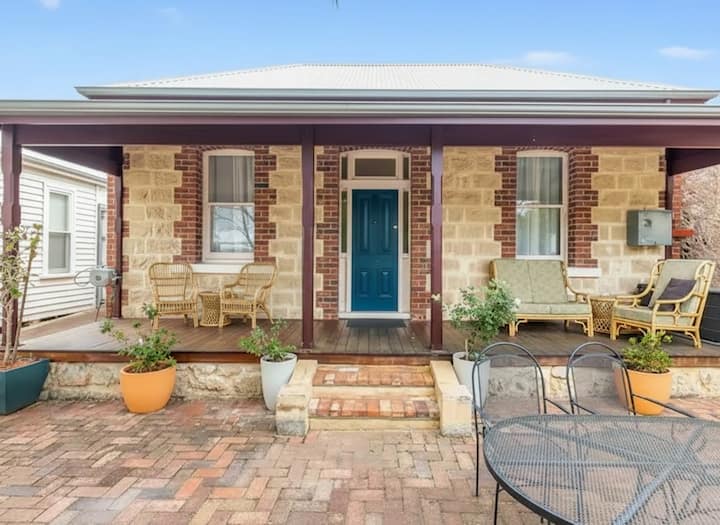 King Charming Cottage, Walk To River - East Fremantle