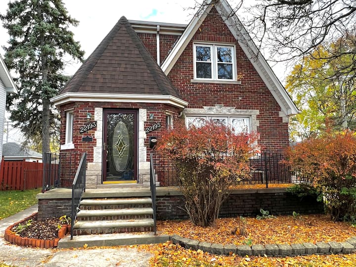 Motor City Flat - Dearborn, MI