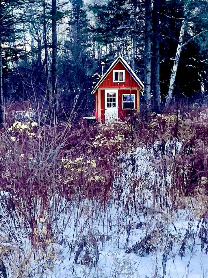 Off-grid @ The Lil’ Red Bunkie - Mattawa
