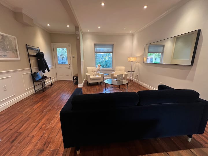 Couples Room W/ King Bed In Spacious & Modern Home - Toronto
