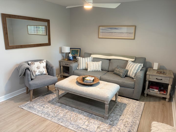 Coastal Cottage In North Naples - Naples Park, FL