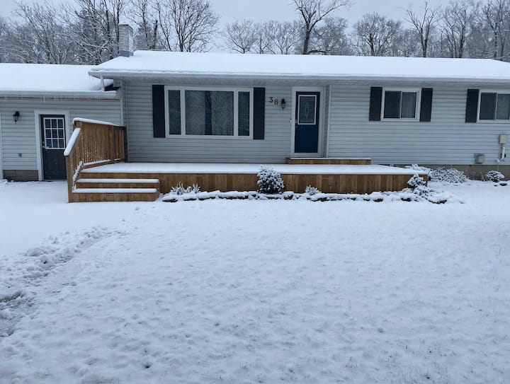 Sauble Beach Cozy Winter Retreat - 5bd/2ba - Sauble Beach