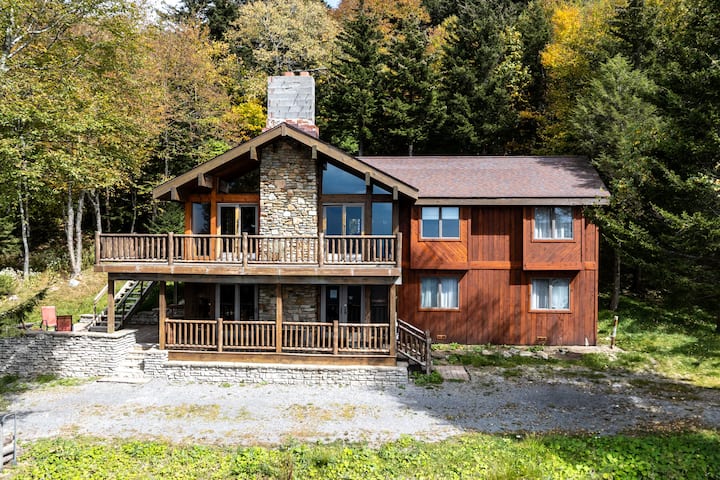 Mountain Top/ Slope Side / 1st Floor Of Chalet - Snowshoe, WV