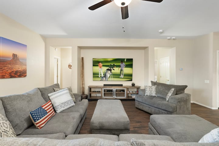 3br Phoenix Oasis. Private Pool & 85” Tv & Desk - Phoenix, AZ