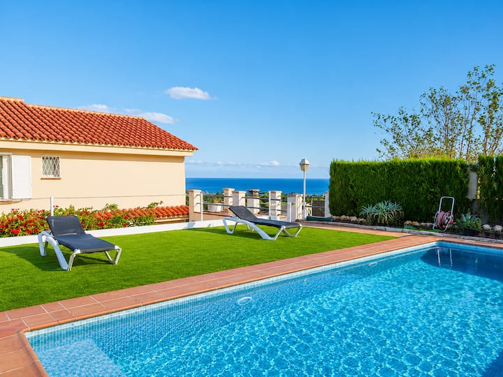 House With A Private Pool - Arenys de Mar