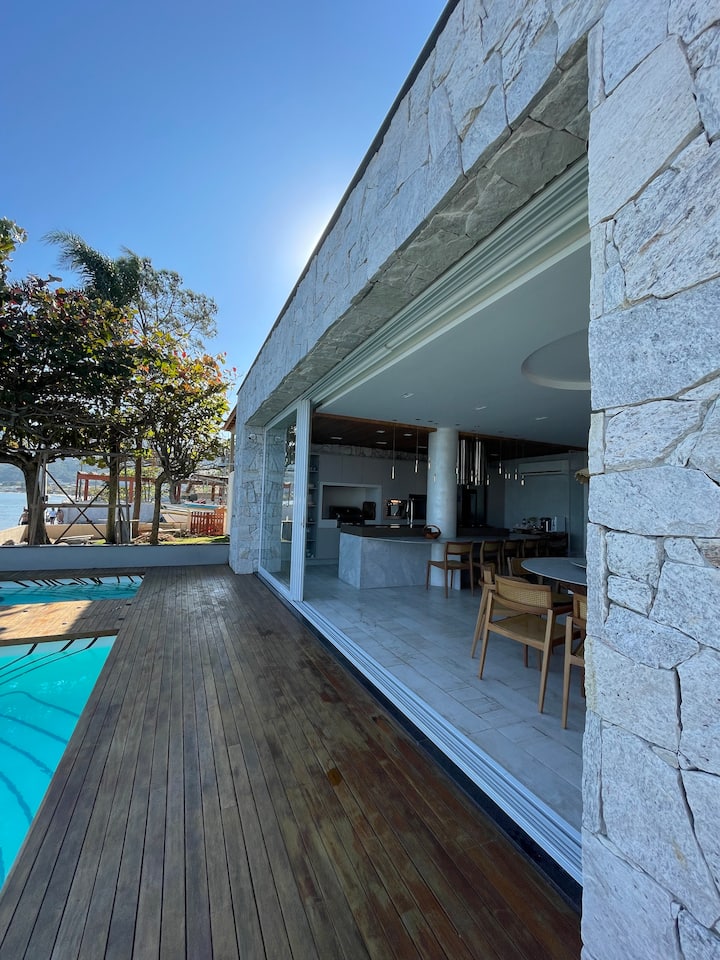 Casa Frente Mar Camboa, Armação - Governador Celso Ramos