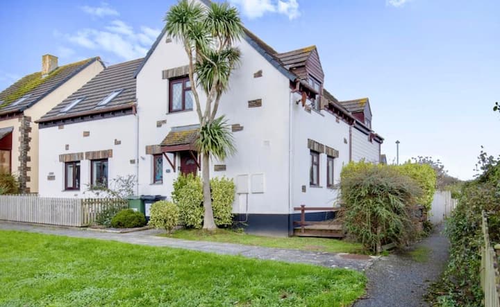 Perfect Location With Free Parking In Padstow - Rock Beach