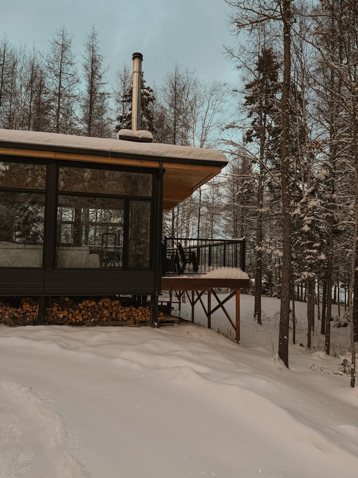 Chalet Moderne Avec Spa Et Foyer En Pleine Nature - Charlevoix