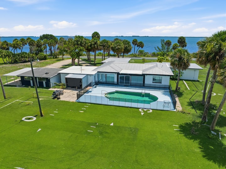 Waterfront Unique Get Away - Fort Pierce, FL