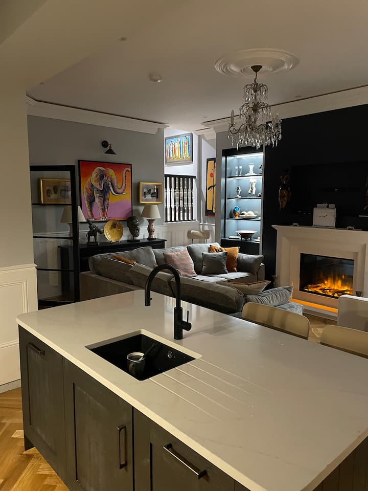 Stunning D/room Kingbd/ Bath/sh - Preston