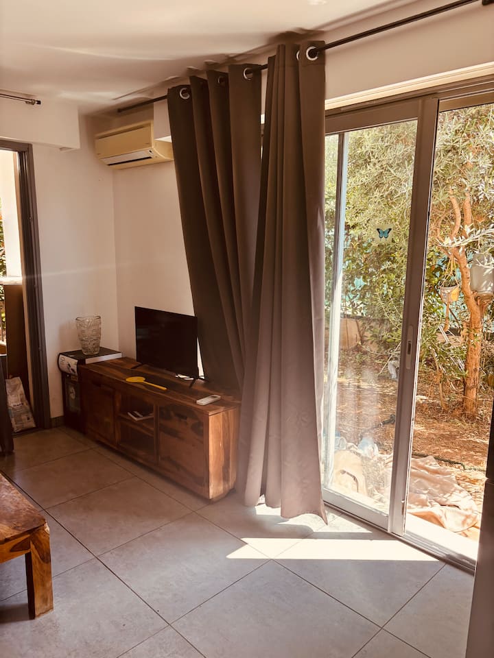 Grand Studio,terrasse Et Jardin à 5 Min Du Tram - Gare de Nice Ville