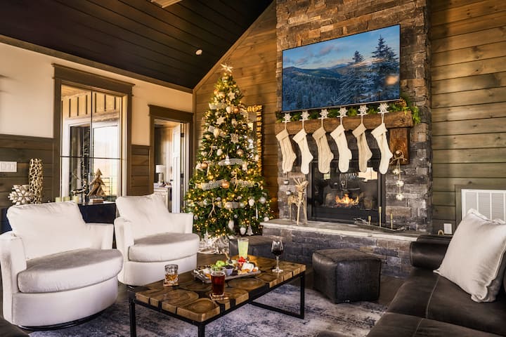 Smoky Mtn Christmas! Sauna, Hot Tub, Epic Views - Gatlinburg, TN