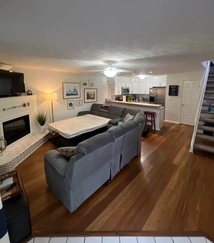 Amazing Home 3 Blocks From Beach! Location! - Virginia Beach, VA