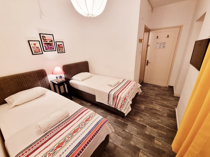 Merkez Deniz Kenarı Aile Oteli Temiz 2 Tek Yataklı - Bodrum