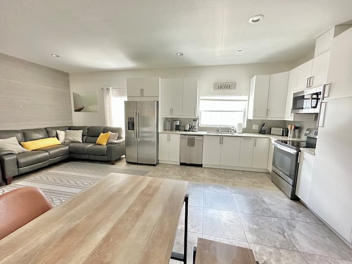 Sarasota 1 Br Apartment! Full Kitchen! Garage! - 佛羅里達